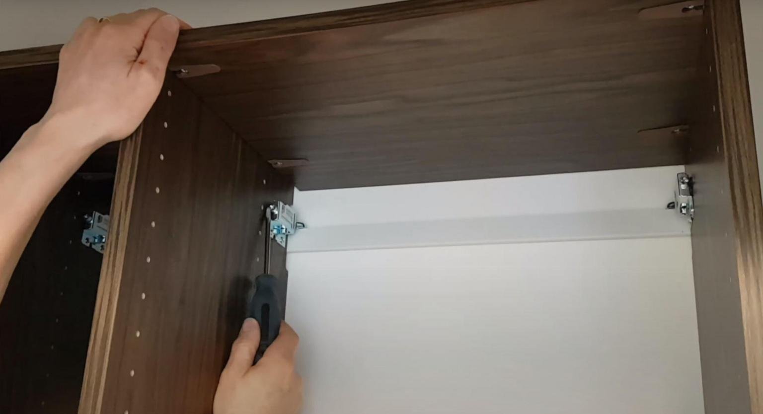 Installing Shelves - Sherwood Shelving